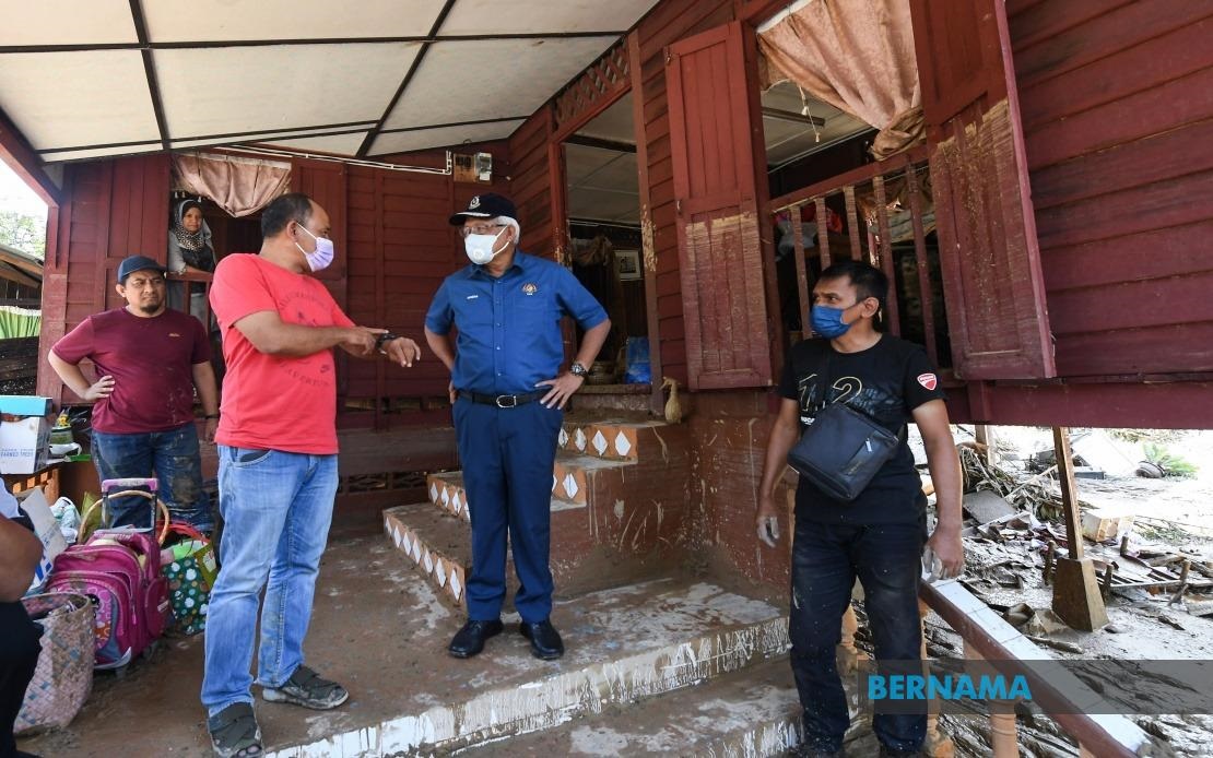 Ganti dokumen peribadi percuma untuk mangsa banjir - Hamzah Ganti dokumen peribadi percuma untuk mangsa banjir - Hamzah