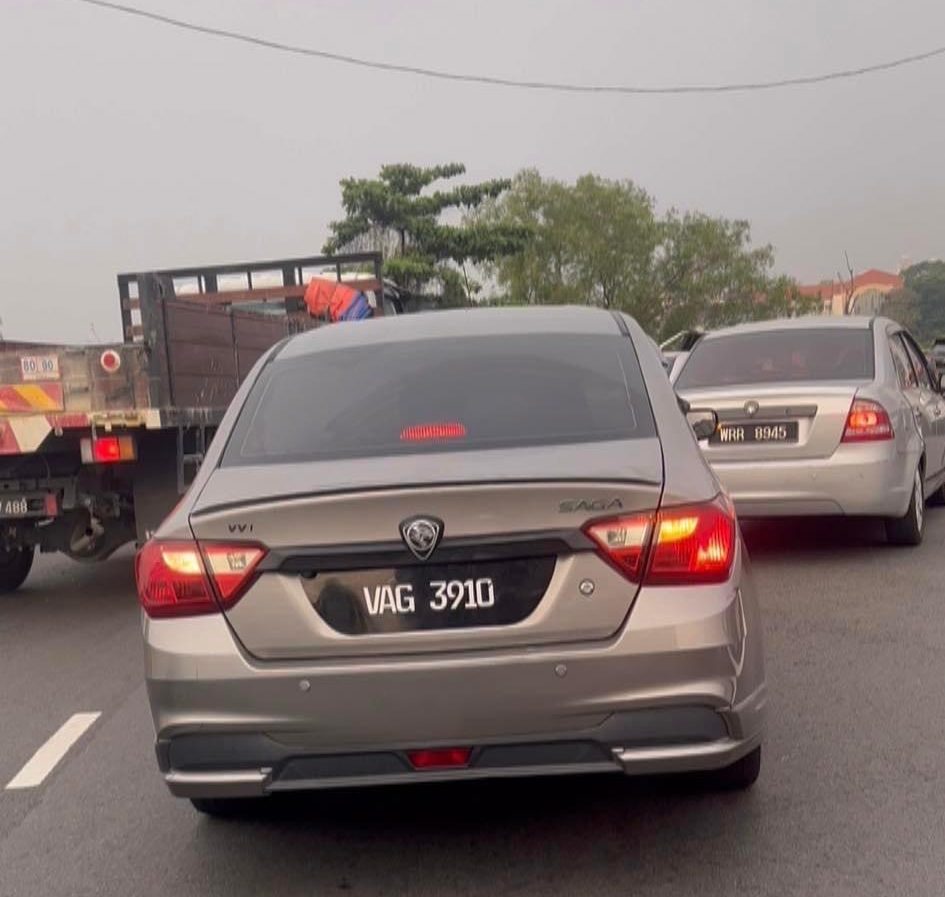 Pemandu guna siren, pandu secara merbahaya ditahan polis Pemandu guna siren, pandu secara merbahaya ditahan polis